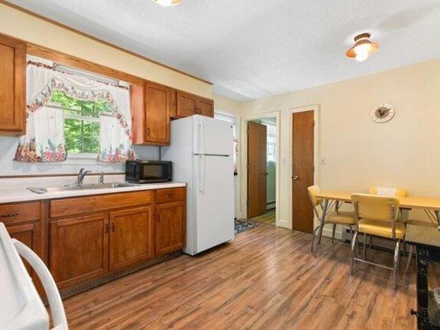 house with 3 bedroom, Brattleboro VT ES103664099