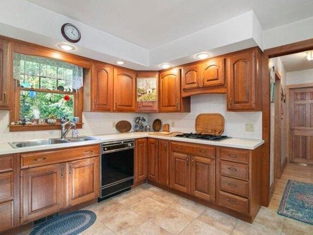 house with 3 bedroom, Brattleboro VT ES104192551