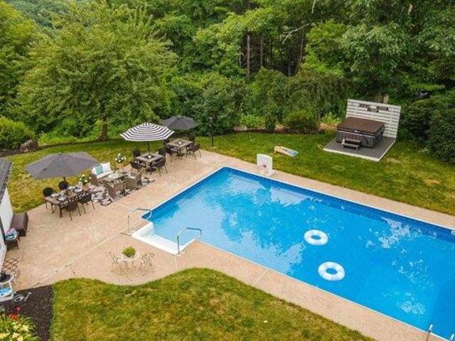 house with 3 bedroom, Brattleboro VT ES104265887