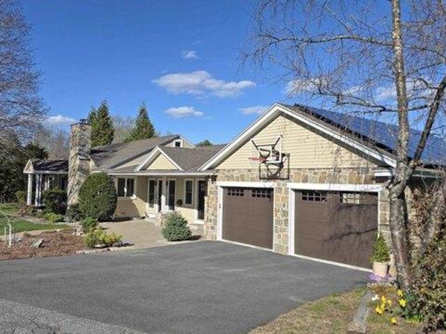 house with 3 bedroom, Brattleboro VT ES105105161