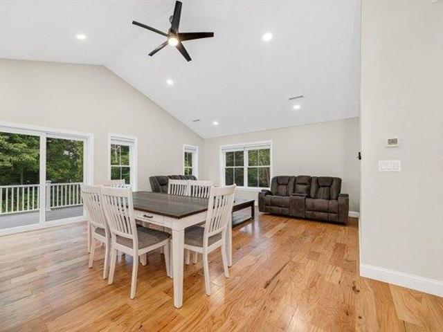 house with 3 bedroom, Brentwood NH ES105106727
