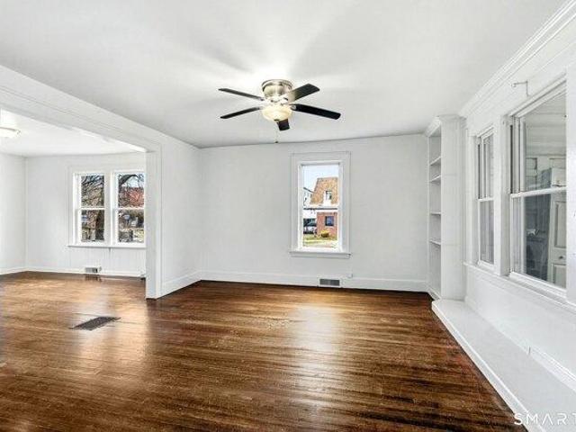 house with 3 bedroom, Bridgeport CT DLS102776720
