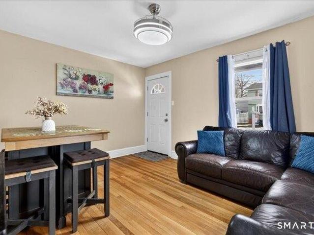 house with 3 bedroom, Bridgeport CT DLS102777050