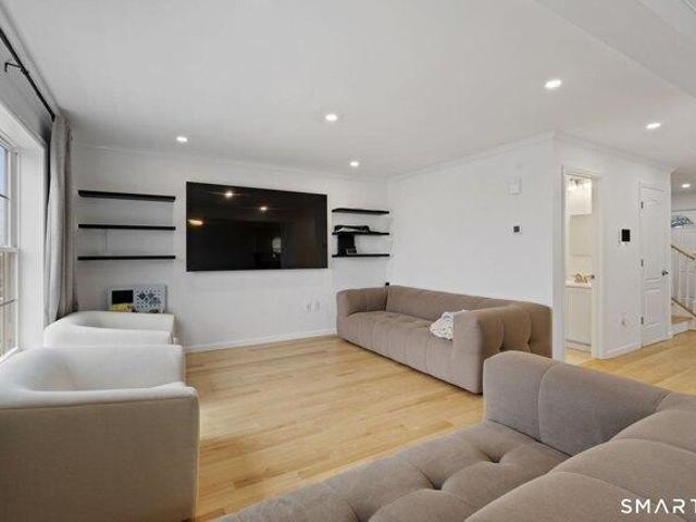 house with 3 bedroom, Bridgeport CT DLS103071846