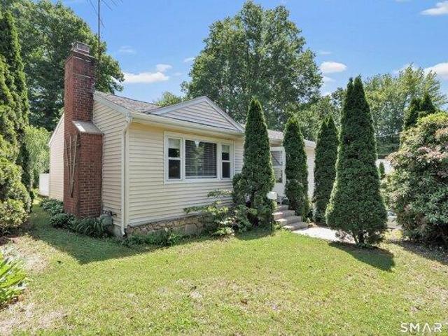 house with 3 bedroom, Bridgeport CT ES104407108