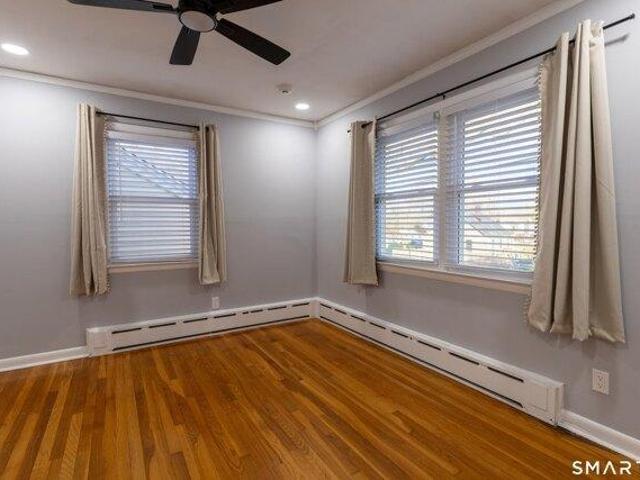 house with 3 bedroom, Bridgeport CT ES104408547