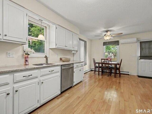house with 3 bedroom, Bridgeport CT ES104443037