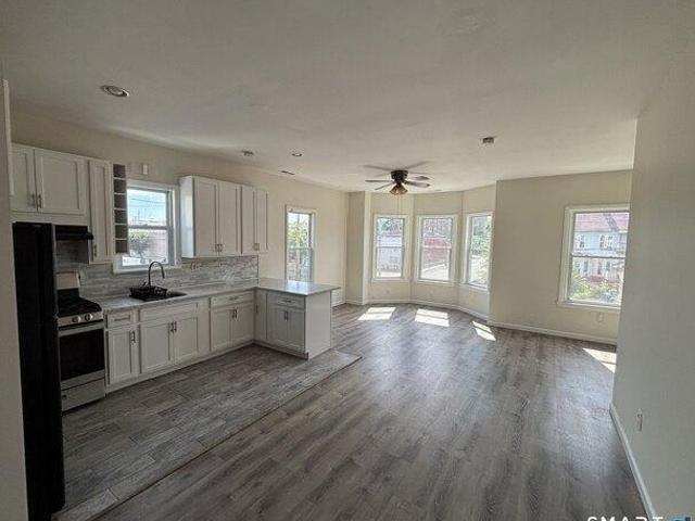 house with 3 bedroom, Bridgeport CT ES104904542