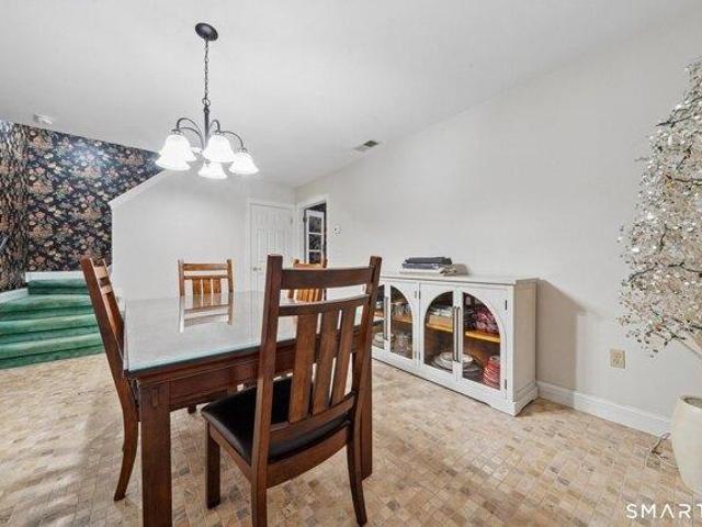 house with 3 bedroom, Bridgeport CT ES105112874