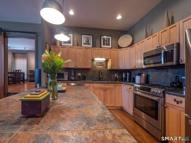 house with 3 bedroom, Bridgeport CT ES105143897
