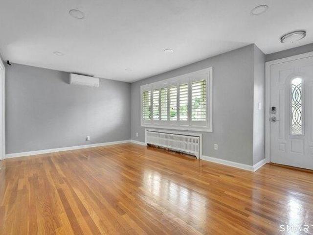 house with 3 bedroom, Bridgeport CT ES105175954