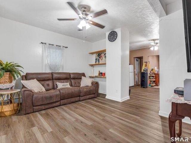 house with 3 bedroom, Bridgeport CT ES105230276