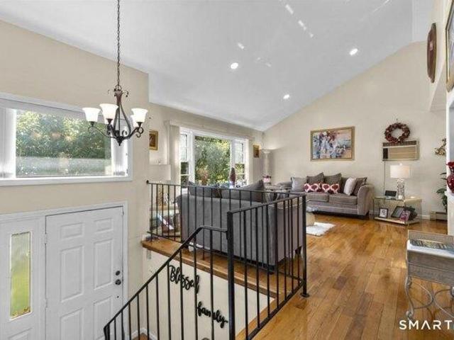 house with 3 bedroom, Bridgeport CT ES105231404