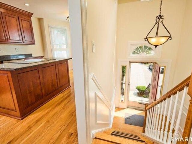 house with 3 bedroom, Bridgeport CT ES105232054
