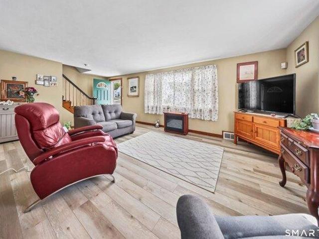 house with 3 bedroom, Bristol CT DLS102216510