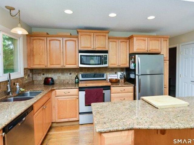 house with 3 bedroom, Bristol CT ES104329224