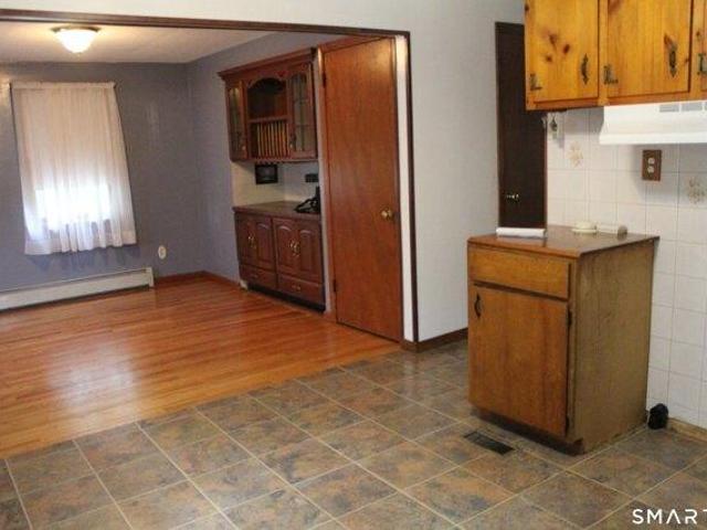 house with 3 bedroom, Bristol CT ES105114406
