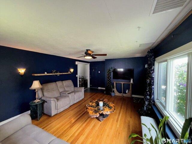 house with 3 bedroom, Bristol CT ES105115085