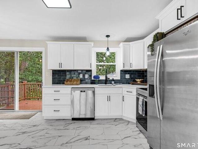 house with 3 bedroom, Bristol CT ES105125608