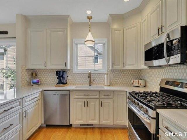 house with 3 bedroom, Bristol CT ES105233274
