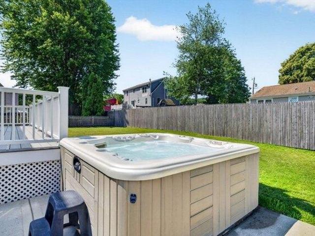 house with 3 bedroom, Bristol RI ES104405889