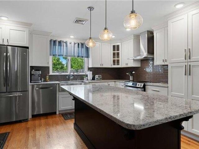 house with 3 bedroom, Bristol RI ES105229405