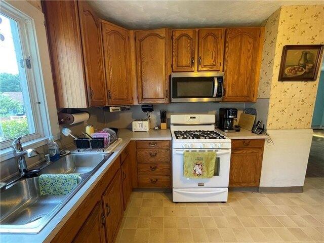 house with 3 bedroom, Bristol RI ES105231541