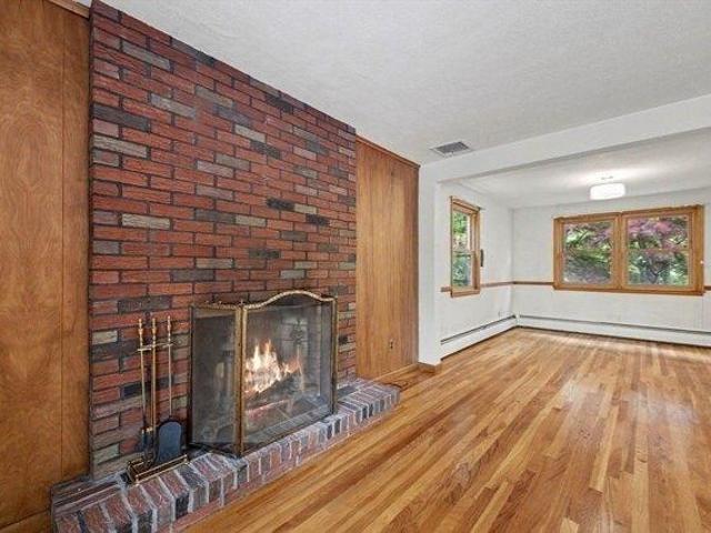 house with 3 bedroom, Burlington MA ES104261531