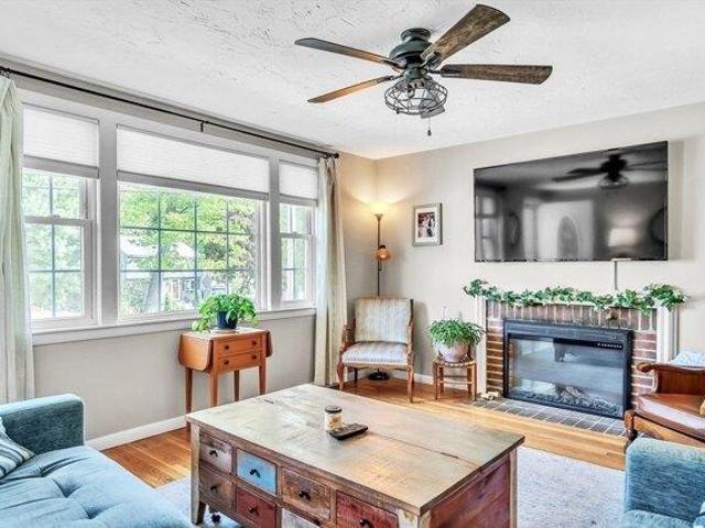 house with 3 bedroom, Burlington MA ES104297847