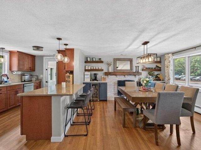 house with 3 bedroom, Burlington MA ES104299211