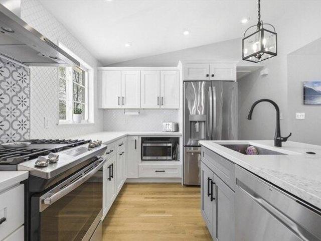 house with 3 bedroom, Burlington MA ES103018013