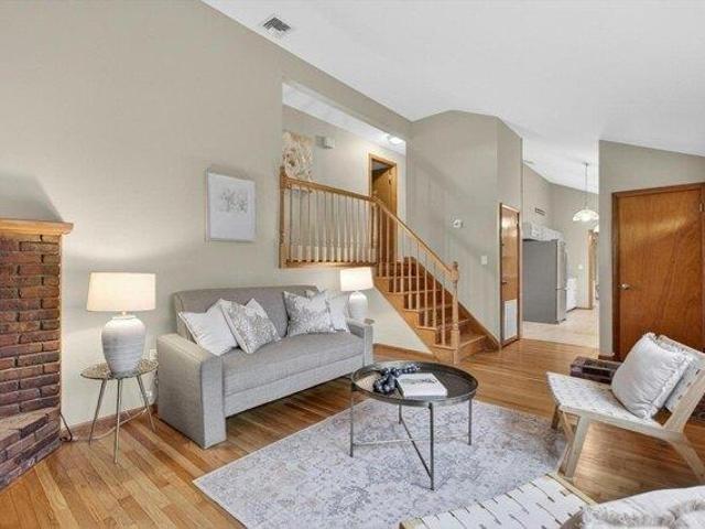 house with 3 bedroom, Burlington MA ES103127457