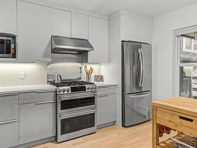 house with 3 bedroom, Burlington VT ES105191782