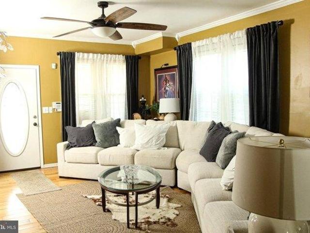 house with 3 bedroom, Camden NJ DS102280551