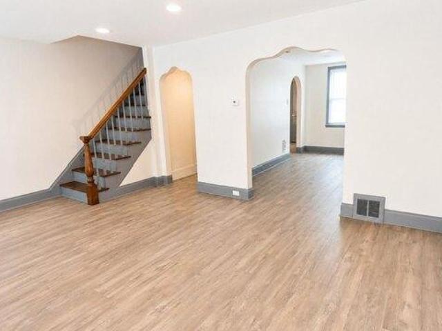 house with 3 bedroom, Camden NJ ES105159689