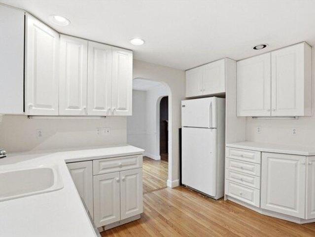house with 3 bedroom, Canton MA ES103885086