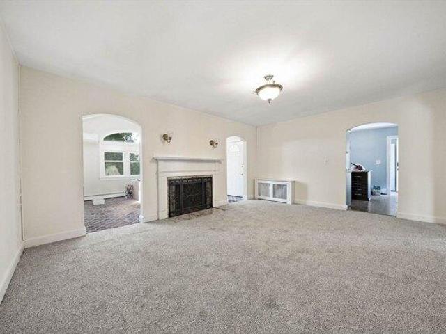 house with 3 bedroom, Canton MA ES105175917