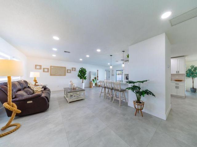 house with 3 bedroom, Cape Coral FL DLS100973561