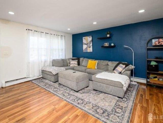 house with 3 bedroom, Carteret NJ ES105144791