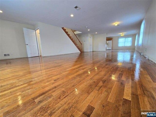 house with 3 bedroom, Carlstadt NJ ES104407443