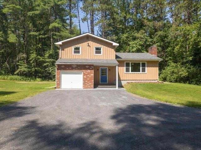 house with 3 bedroom, Castleton VT ES104921660