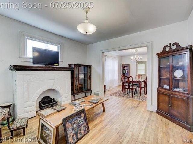 house with 3 bedroom, Center Line MI DS92947094