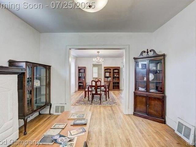 house with 3 bedroom, Center Line MI ES103500875