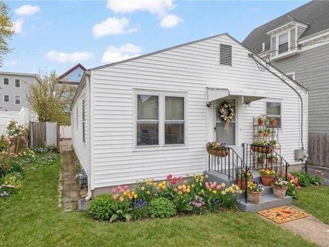 house with 3 bedroom, Central Falls RI DS102027467
