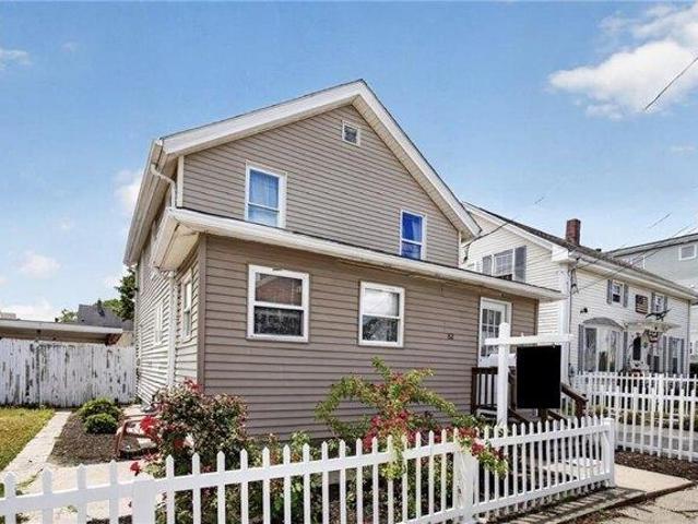 house with 3 bedroom, Central Falls RI ES104442440