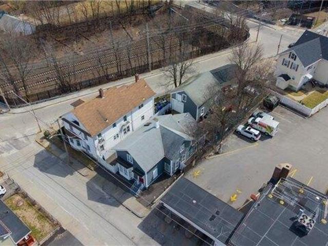 house with 3 bedroom, Central Falls RI ES103097979