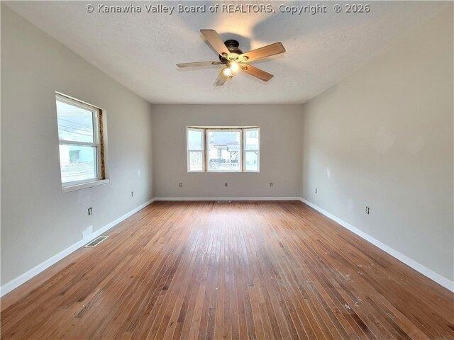 house with 3 bedroom, Cedar Grove WV DS103626523