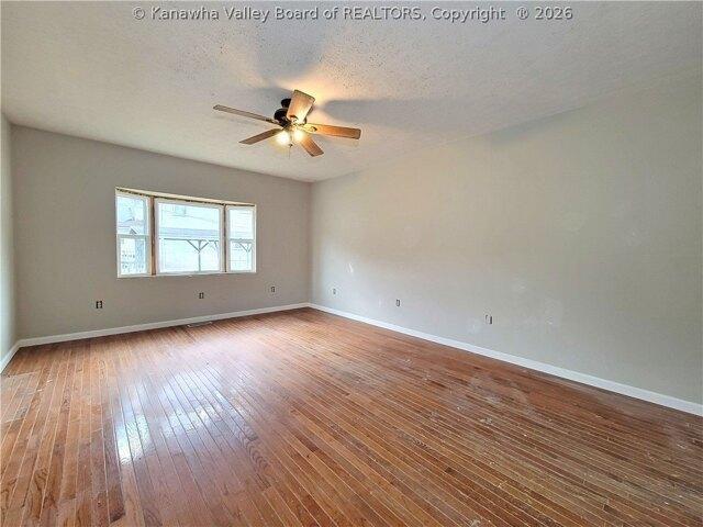 house with 3 bedroom, Cedar Grove WV ES103626523