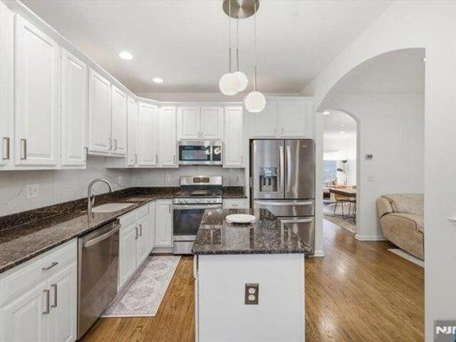 house with 3 bedroom, Cedar Grove NJ ES104789183