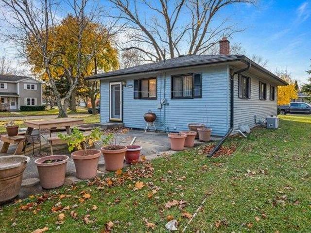 house with 3 bedroom, Cedarburg WI ES103501029